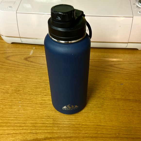 Hydrapeak | Kitchen | Hydrapeak Brand Metal Water Bottle 32oz Navy Blue ...
